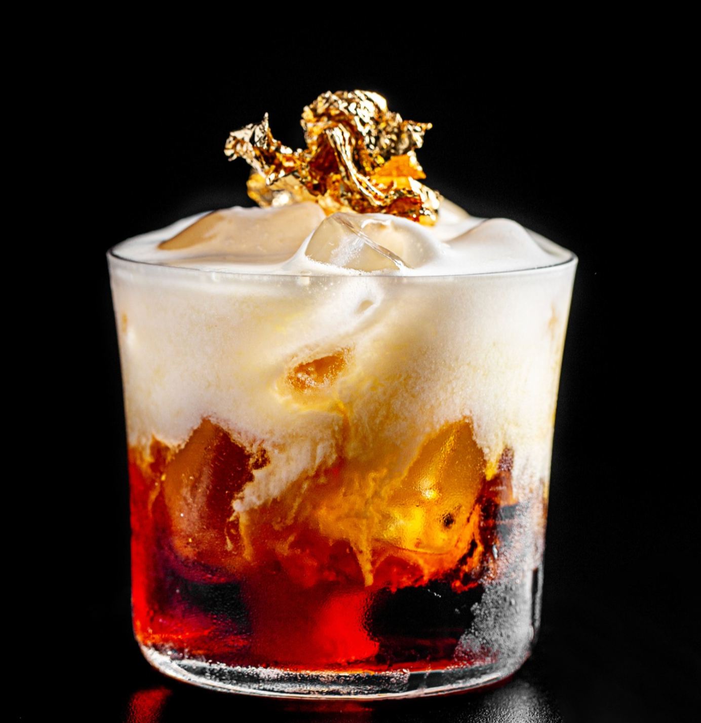 Alcoholic cocktail with liquor and edible Gold Leaf – Edible Gold Leaf